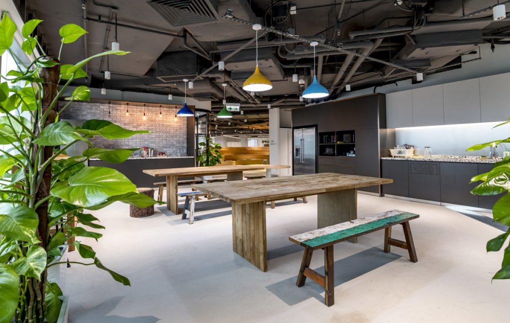 Open Plan Office Designed to Encourage Workplace Interaction | SBID