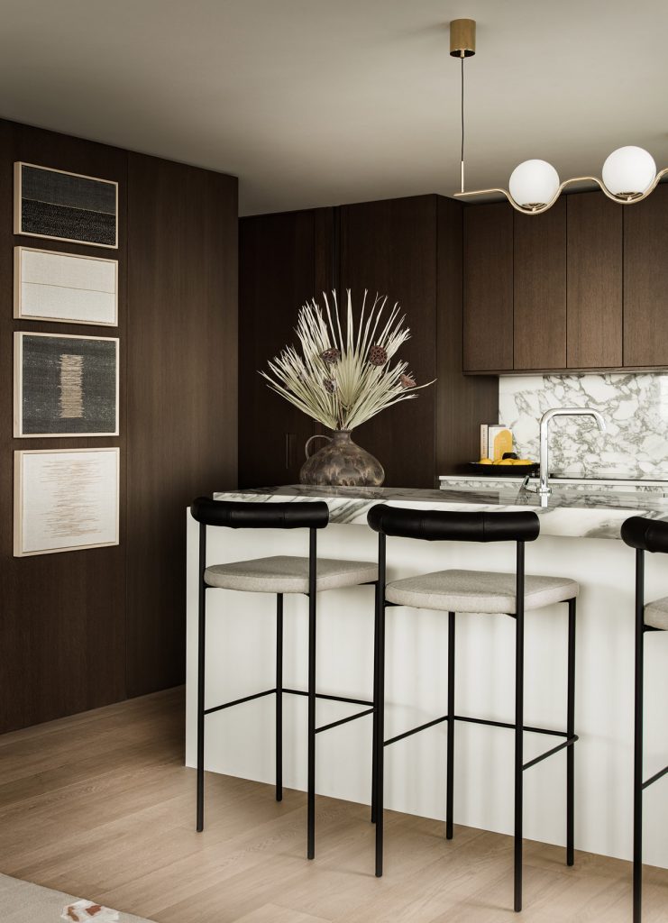 Light but Rich Show Apartment Design Enhances the Stunning Views of the ...