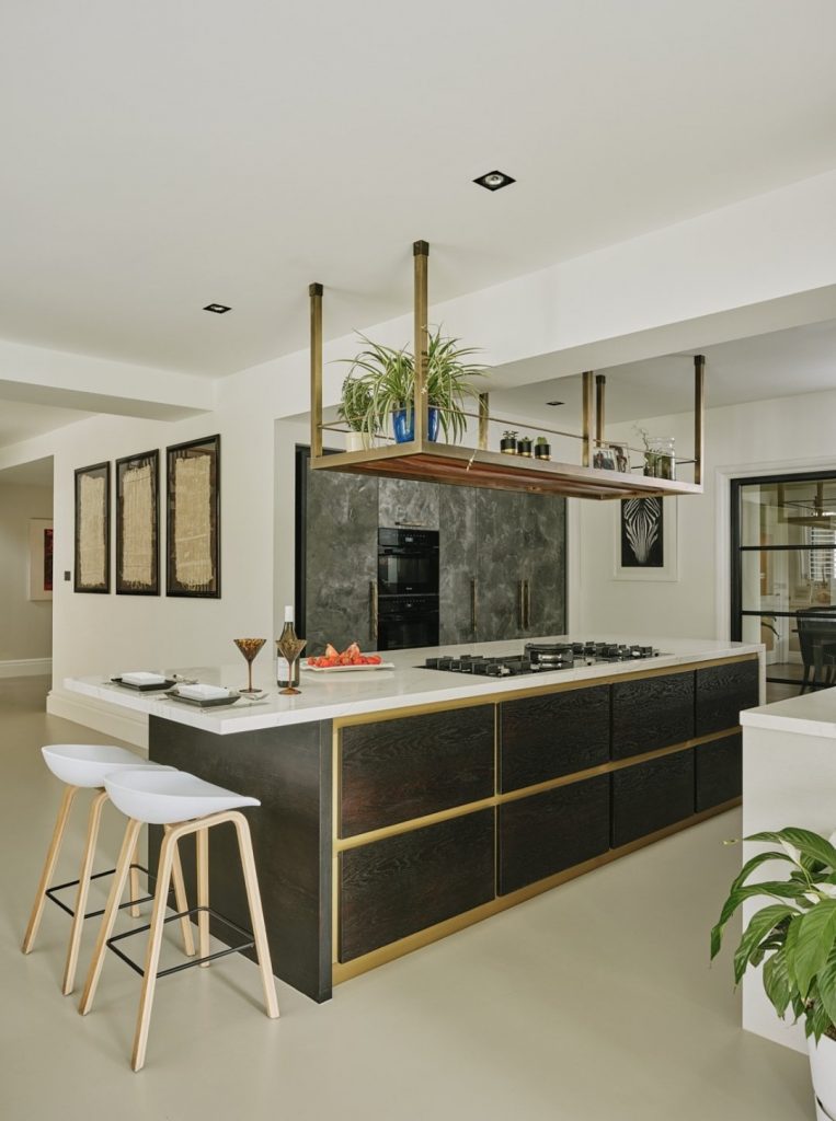 Charlie Smallbone’s Kitchen Mixes and Matches Materials to Beautiful ...