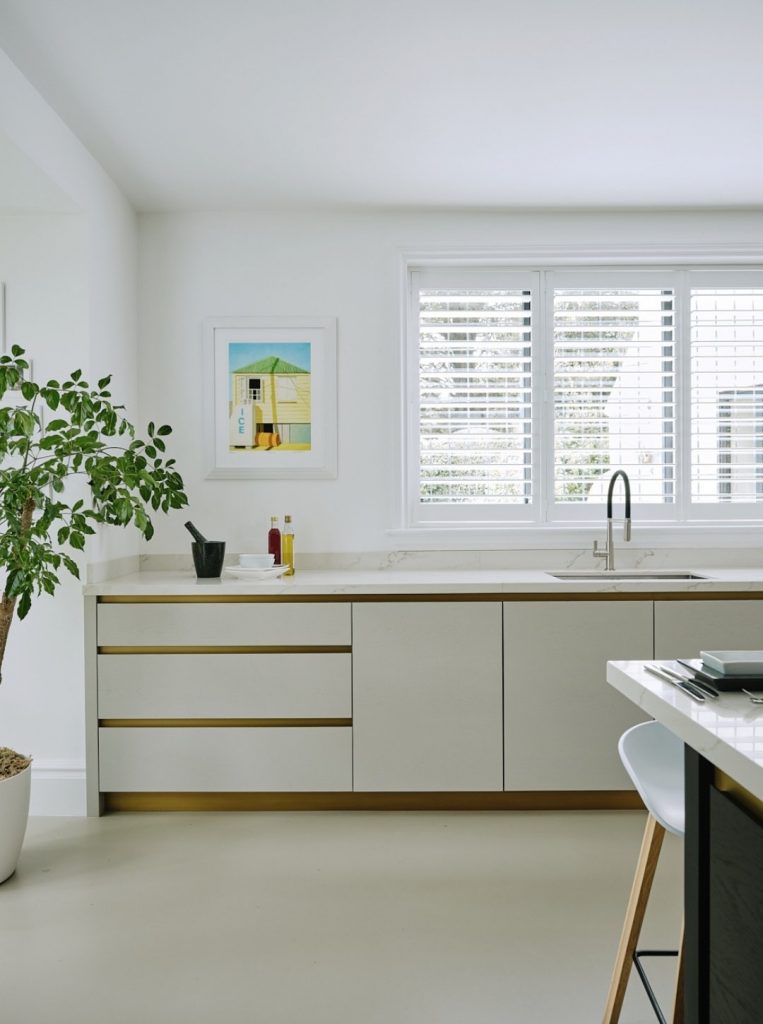 Charlie Smallbone’s Kitchen Mixes and Matches Materials to Beautiful ...