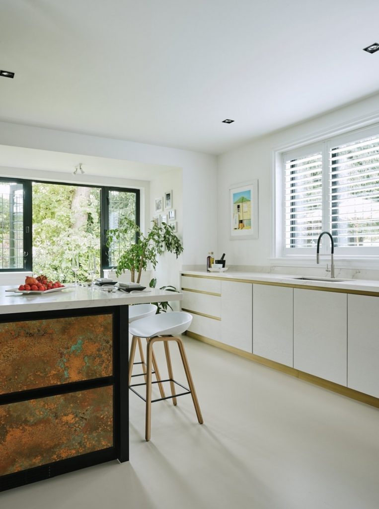 Charlie Smallbone’s Kitchen Mixes and Matches Materials to Beautiful ...