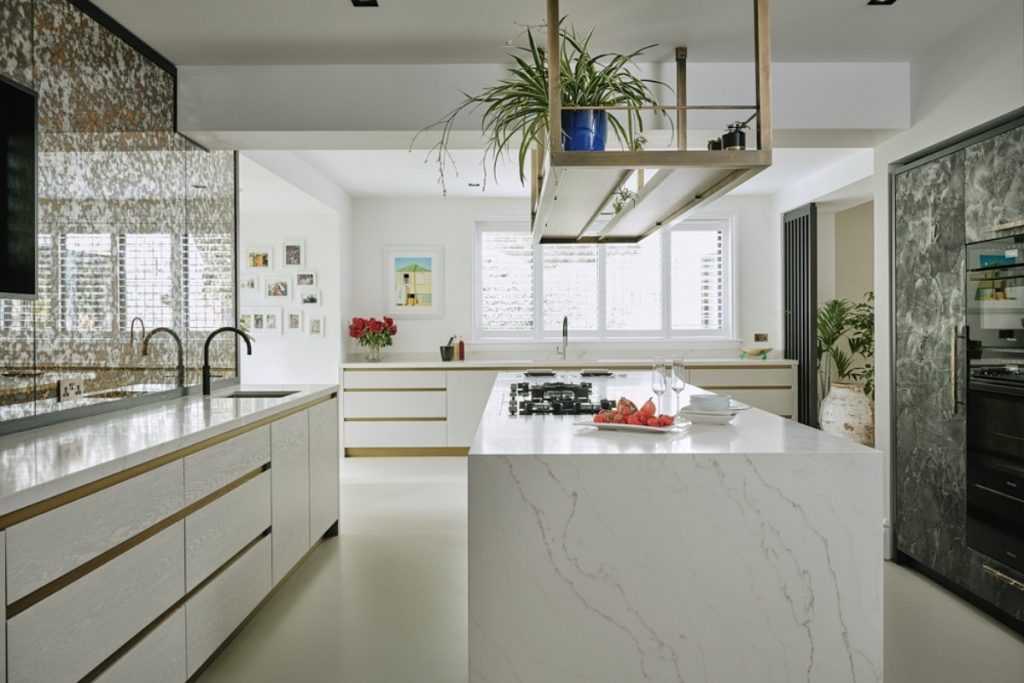 Charlie Smallbone’s Kitchen Mixes and Matches Materials to Beautiful ...
