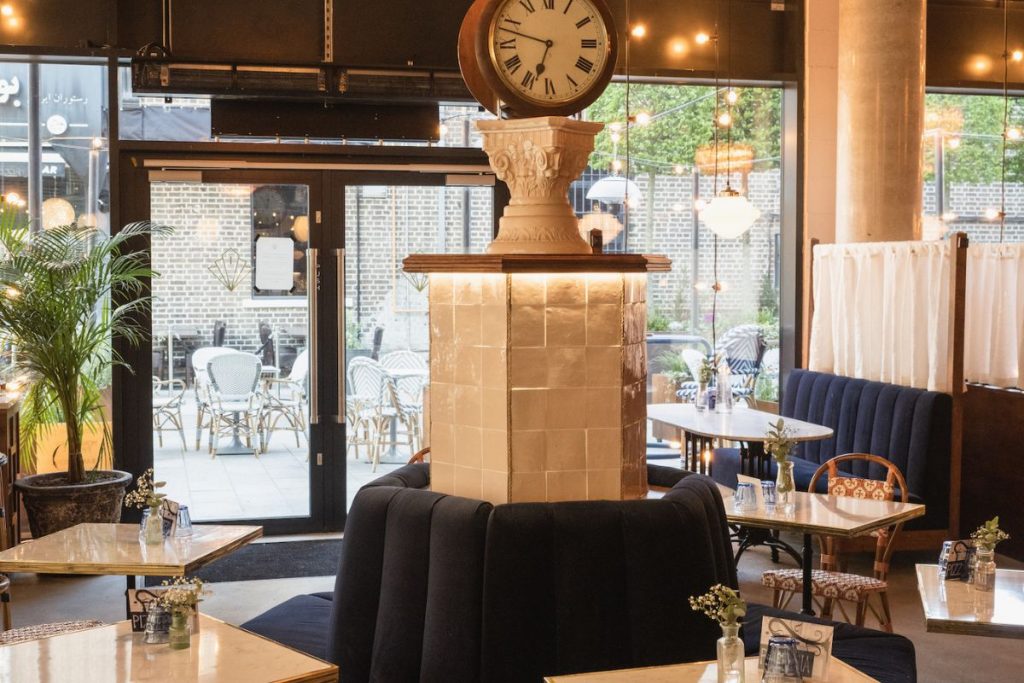 A Luxurious Restaurant Designed in a Former Film Theatre | SBID