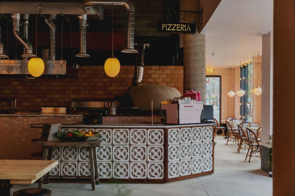 A Luxurious Restaurant Designed in a Former Film Theatre | SBID