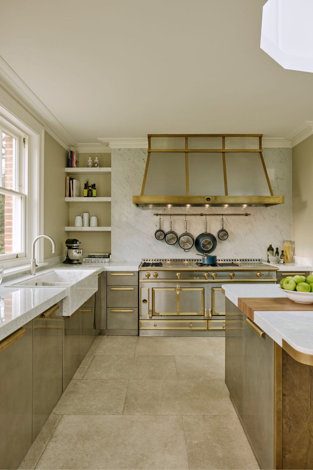 A Jewellery-Box-Inspired Kitchen by Ledbury Studio | SBID