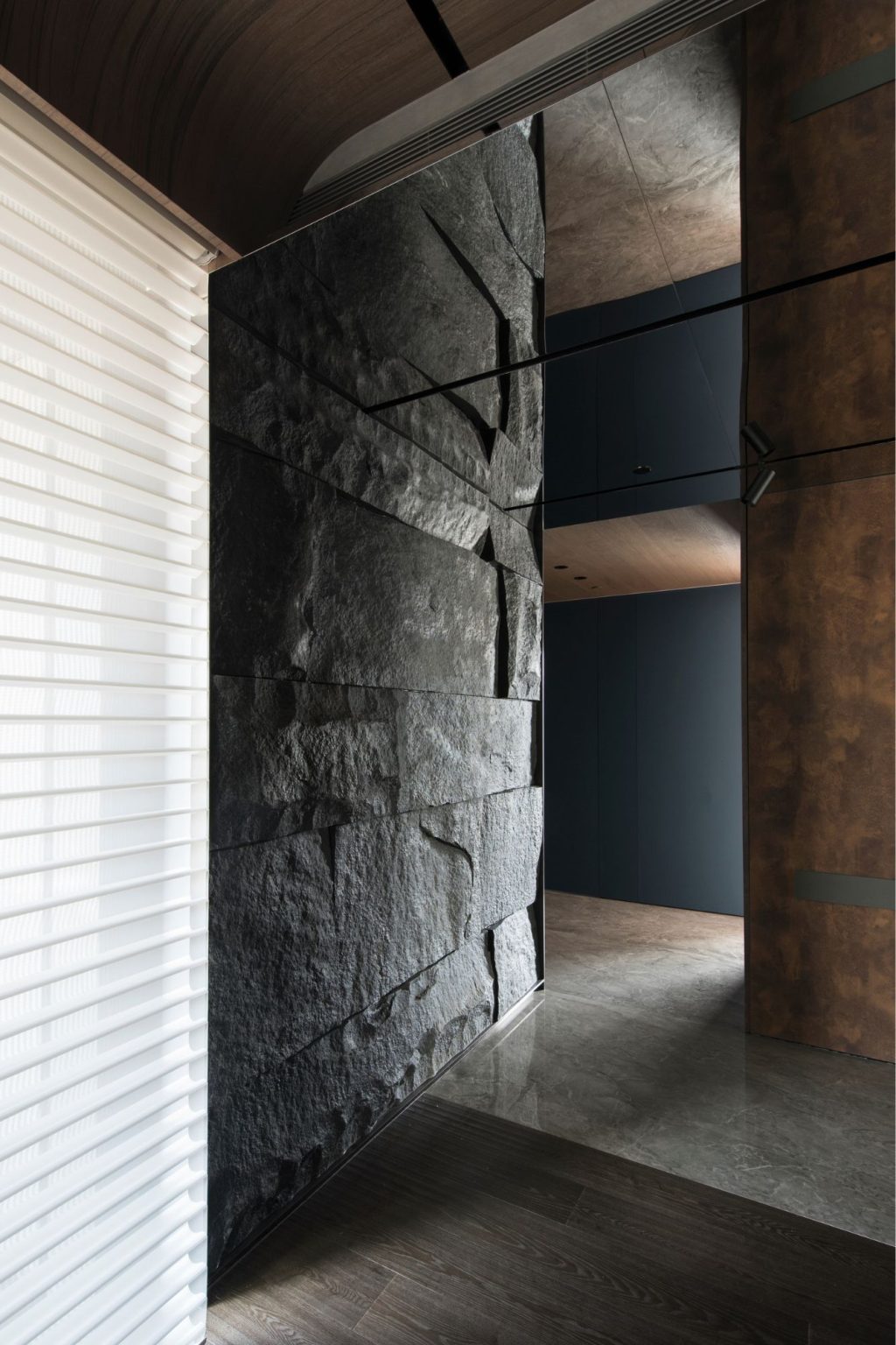 Chains Interior: Incorporating Different Forms of Light | SBID